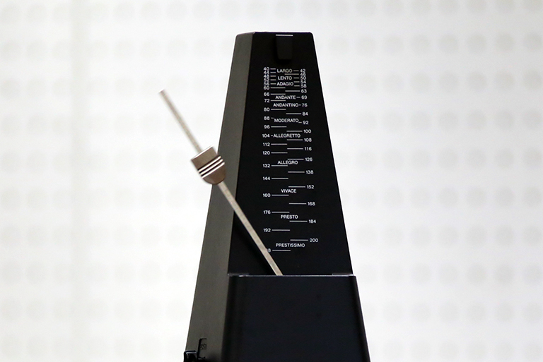 SETENV | NEWS | ジェルジ・リゲティ《100台のメトロノームのためのポエム・サンフォニック》@神奈川県民ホールギャラリー